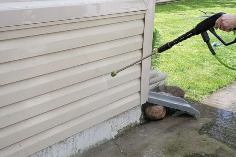 How to Clean Vinyl Siding Without Scrubbing